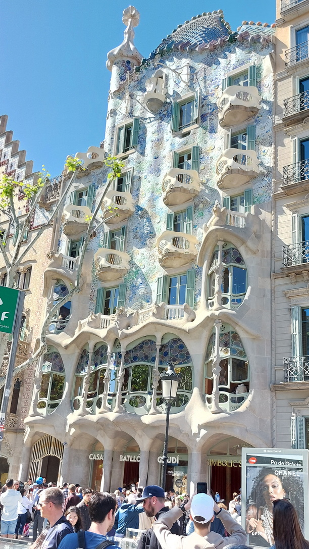 Exploring Barcelona with Nemo James :Nemo James